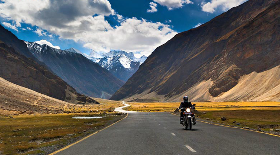 Khardung La Pass, Ladakh – World’s Highest Motorable Road (18,380 ft)