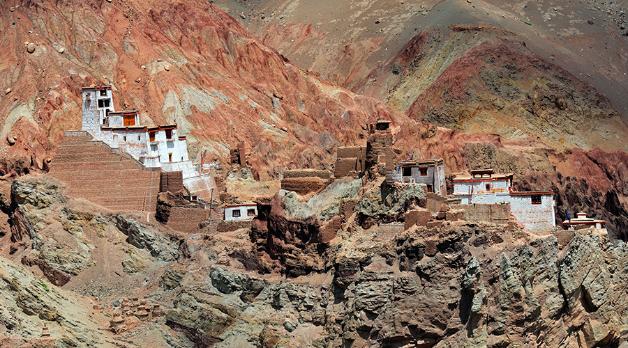 Basgo Monastery Leh Ladakh – History, Architecture & Travel Guide