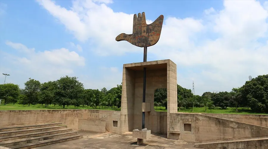 This monument was designed by the same architect who designed the city ...